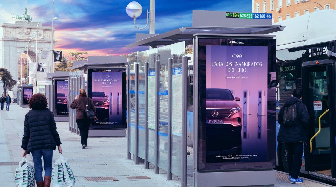 Mercedes-Benz programmatic DOOH campaign in Spain and other campaign case studies by VIOOH ...